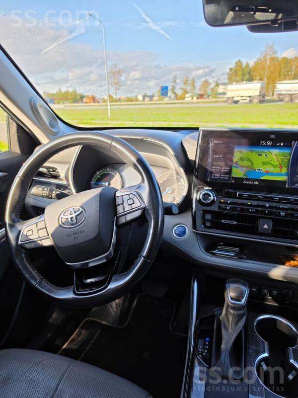 Blue Toyota Highlander 2021 in Riga, with an engine capacity of 2.50 L and mileage of 115 thousand km for 37500 €, photo 11 on AUTOMOTO.COM.LV