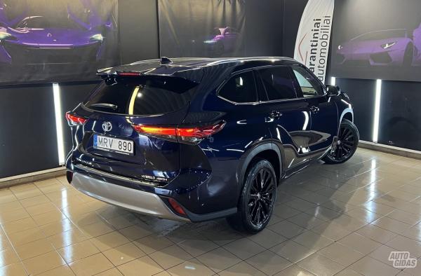 Zils Toyota Highlander 2023 Avižieniai, ar dzinēja tilpumu 2.50 L un nobraukumu 16 tūkst. km par 49950 €, foto 2 vietnē AUTOMOTO.COM.LV