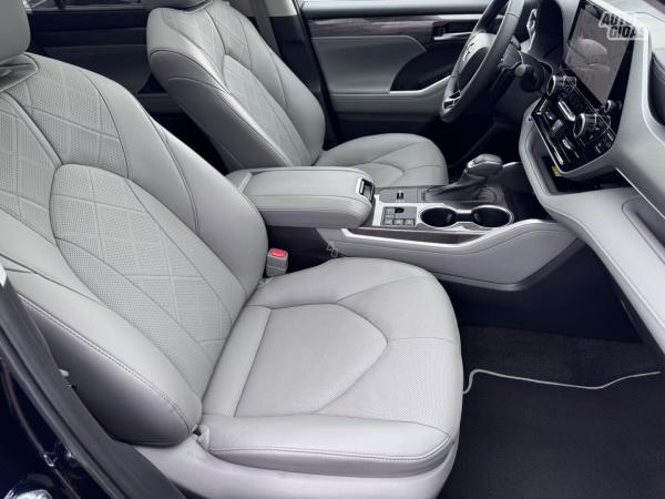 Zils Toyota Highlander 2023 Avižieniai, ar dzinēja tilpumu 2.50 L un nobraukumu 16 tūkst. km par 49950 €, foto 7 vietnē AUTOMOTO.COM.LV