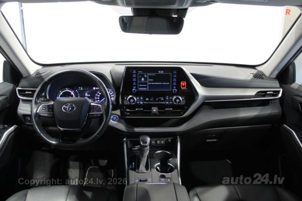 Blue Toyota Highlander 2021 in Tallinn, with an engine capacity of 2.50 L and mileage of 74 thousand km for 39490 €, photo 8 on AUTOMOTO.COM.LV