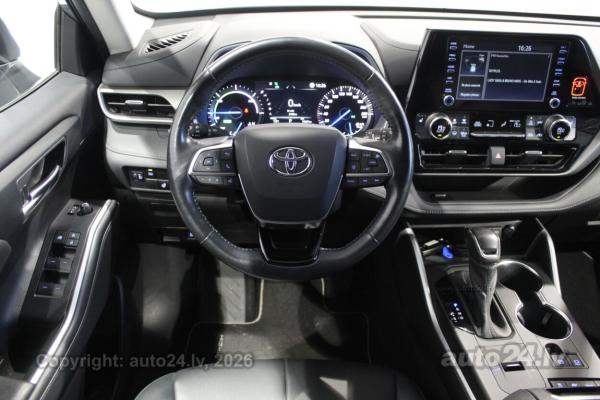Blue Toyota Highlander 2021 in Tallinn, with an engine capacity of 2.50 L and mileage of 74 thousand km for 39490 €, photo 9 on AUTOMOTO.COM.LV