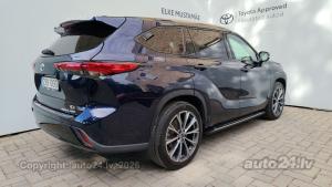 Blue Toyota Highlander 2023 in Tallinn, with an engine capacity of 2.49 L and mileage of 74 thousand km for 50995 €, photo 3 on AUTOMOTO.COM.LV