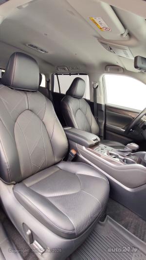 Blue Toyota Highlander 2023 in Tallinn, with an engine capacity of 2.49 L and mileage of 74 thousand km for 50995 €, photo 7 on AUTOMOTO.COM.LV