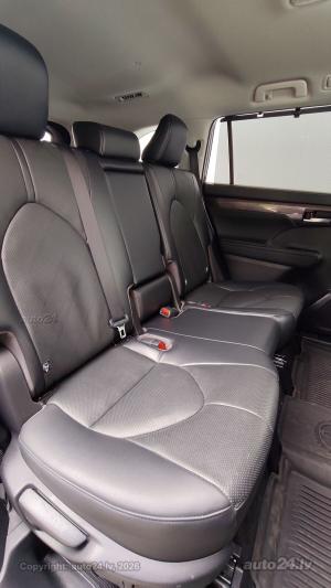 Blue Toyota Highlander 2023 in Tallinn, with an engine capacity of 2.49 L and mileage of 74 thousand km for 50995 €, photo 8 on AUTOMOTO.COM.LV