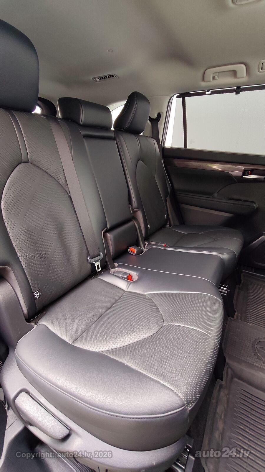 Blue Toyota Highlander 2023 in Tallinn, with an engine capacity of 2.49 L and mileage of 74 thousand km for 50995 €, photo 8 on AUTOMOTO.COM.LV