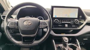 Blue Toyota Highlander 2023 in Tallinn, with an engine capacity of 2.49 L and mileage of 74 thousand km for 50995 €, photo 9 on AUTOMOTO.COM.LV