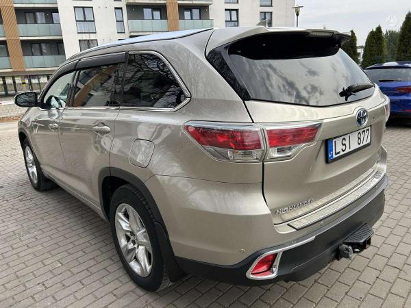 Brūns Toyota Highlander 2015 Viļņa, ar dzinēja tilpumu 3.46 L un nobraukumu 243 tūkst. km par 18600 €, foto 4 vietnē AUTOMOTO.COM.LV