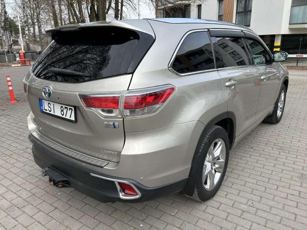 Brūns Toyota Highlander 2015 Viļņa, ar dzinēja tilpumu 3.46 L un nobraukumu 243 tūkst. km par 18600 €, foto 5 vietnē AUTOMOTO.COM.LV