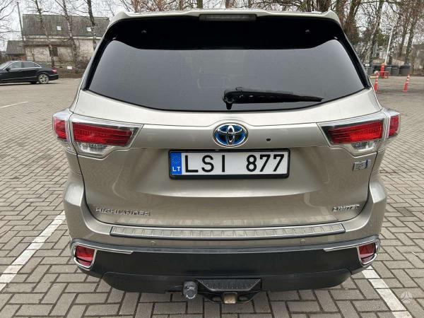 Brūns Toyota Highlander 2015 Viļņa, ar dzinēja tilpumu 3.46 L un nobraukumu 243 tūkst. km par 18600 €, foto 6 vietnē AUTOMOTO.COM.LV