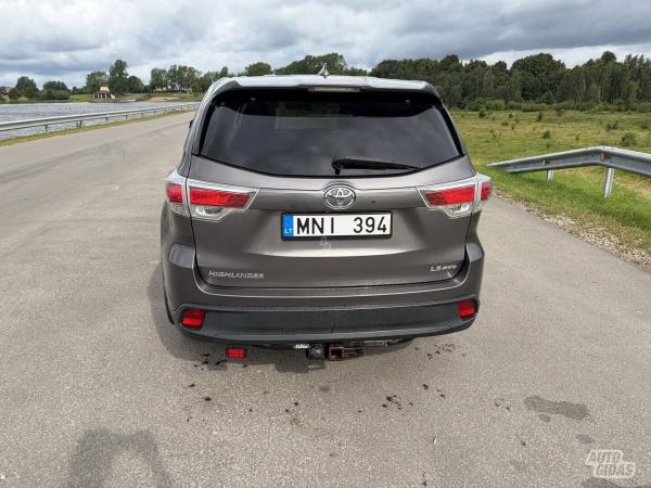 Brūns Toyota Highlander 2016 Kretinga, ar dzinēja tilpumu 3.50 L un nobraukumu 270 tūkst. km par 16000 €, foto 6 vietnē AUTOMOTO.COM.LV