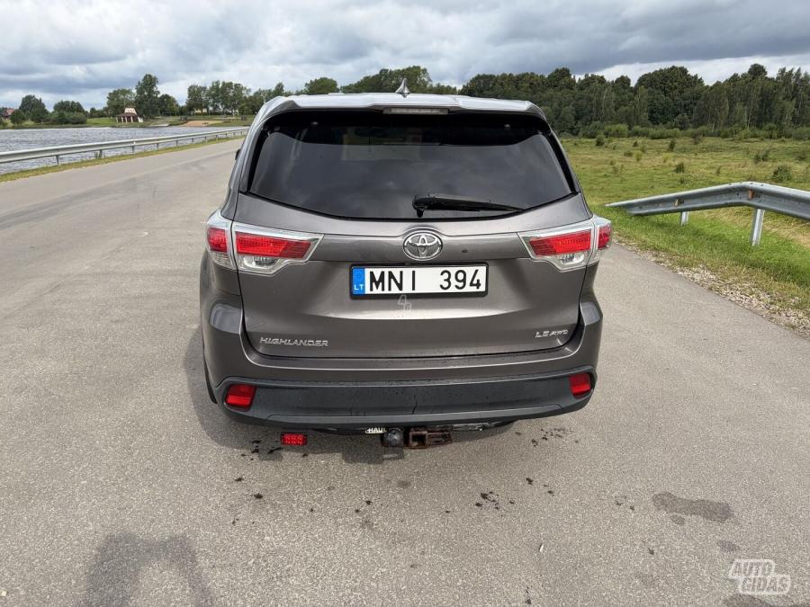 Brūns Toyota Highlander 2016 Kretinga, ar dzinēja tilpumu 3.50 L un nobraukumu 270 tūkst. km par 16000 €, foto 6 vietnē AUTOMOTO.COM.LV