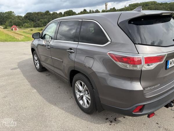 Brūns Toyota Highlander 2016 Kretinga, ar dzinēja tilpumu 3.50 L un nobraukumu 270 tūkst. km par 16000 €, foto 7 vietnē AUTOMOTO.COM.LV