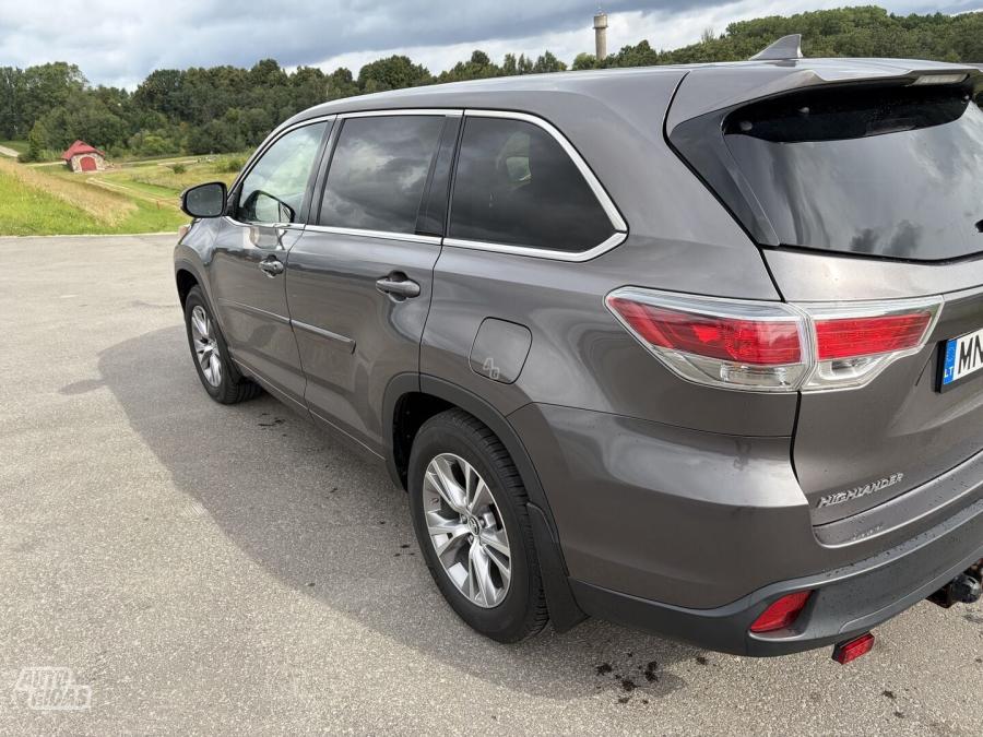 Brūns Toyota Highlander 2016 Kretinga, ar dzinēja tilpumu 3.50 L un nobraukumu 270 tūkst. km par 16000 €, foto 7 vietnē AUTOMOTO.COM.LV