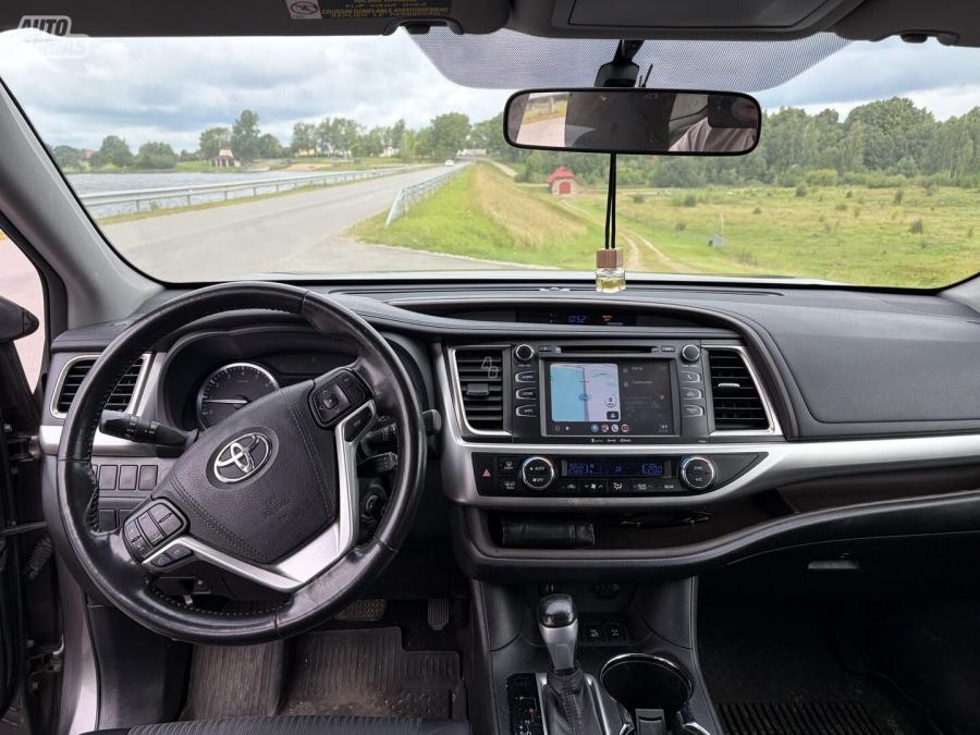 Brūns Toyota Highlander 2016 Kretinga, ar dzinēja tilpumu 3.50 L un nobraukumu 270 tūkst. km par 16000 €, foto 16 vietnē AUTOMOTO.COM.LV
