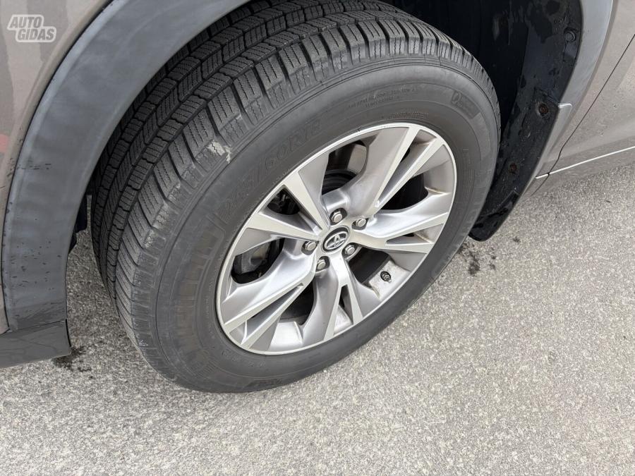 Brūns Toyota Highlander 2016 Kretinga, ar dzinēja tilpumu 3.50 L un nobraukumu 270 tūkst. km par 16000 €, foto 21 vietnē AUTOMOTO.COM.LV