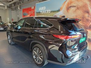 Brūns Toyota Highlander 2021 Tallina, ar dzinēja tilpumu 2.50 L un nobraukumu 126 tūkst. km par 35900 €, foto 4 vietnē AUTOMOTO.COM.LV
