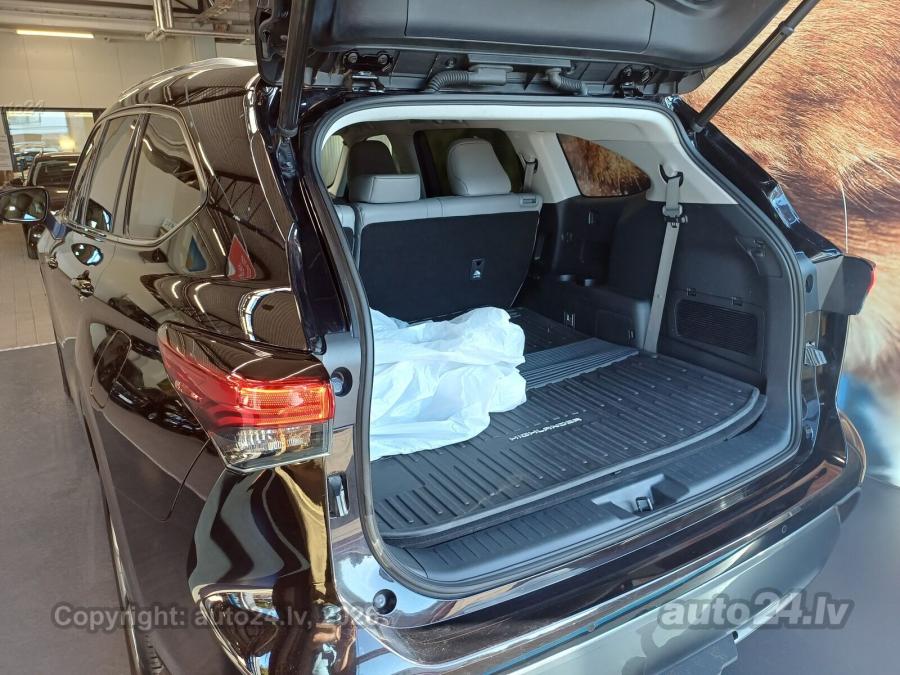Brūns Toyota Highlander 2021 Tallina, ar dzinēja tilpumu 2.50 L un nobraukumu 126 tūkst. km par 35900 €, foto 5 vietnē AUTOMOTO.COM.LV