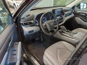 Brūns Toyota Highlander 2021 Tallina, ar dzinēja tilpumu 2.50 L un nobraukumu 126 tūkst. km par 35900 €, foto 8 vietnē AUTOMOTO.COM.LV