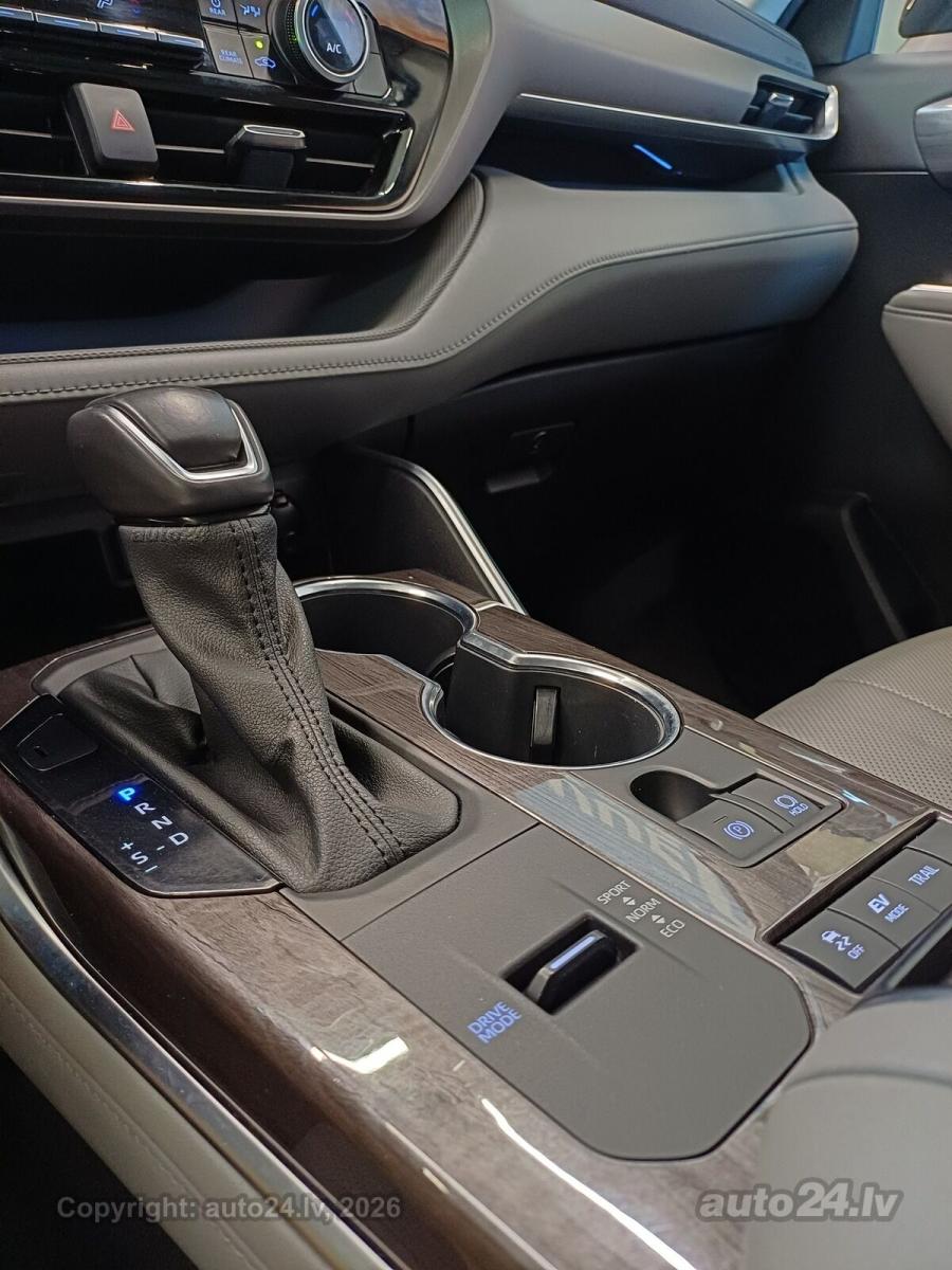 Brūns Toyota Highlander 2021 Tallina, ar dzinēja tilpumu 2.50 L un nobraukumu 126 tūkst. km par 35900 €, foto 19 vietnē AUTOMOTO.COM.LV