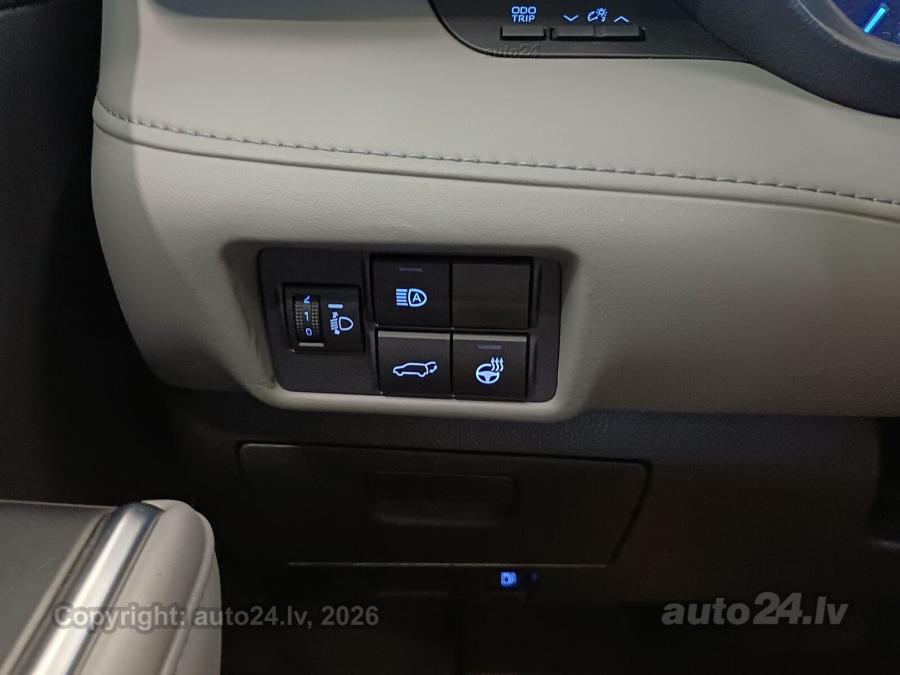 Brūns Toyota Highlander 2021 Tallina, ar dzinēja tilpumu 2.50 L un nobraukumu 126 tūkst. km par 35900 €, foto 20 vietnē AUTOMOTO.COM.LV