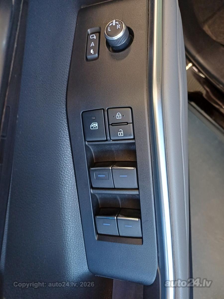 Brūns Toyota Highlander 2021 Tallina, ar dzinēja tilpumu 2.50 L un nobraukumu 126 tūkst. km par 35900 €, foto 22 vietnē AUTOMOTO.COM.LV