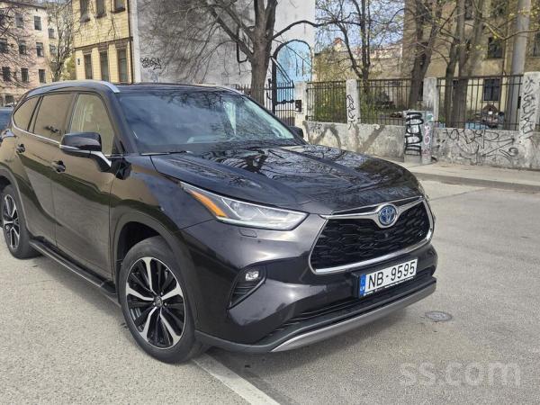 Brūns Toyota Highlander 2022 Rīga, ar dzinēja tilpumu 2.50 L un nobraukumu 105 tūkst. km par 39900 €, foto 2 vietnē AUTOMOTO.COM.LV