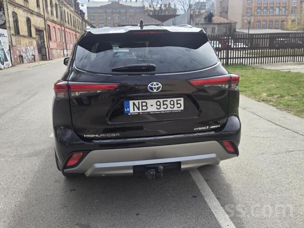 Brūns Toyota Highlander 2022 Rīga, ar dzinēja tilpumu 2.50 L un nobraukumu 105 tūkst. km par 39900 €, foto 3 vietnē AUTOMOTO.COM.LV