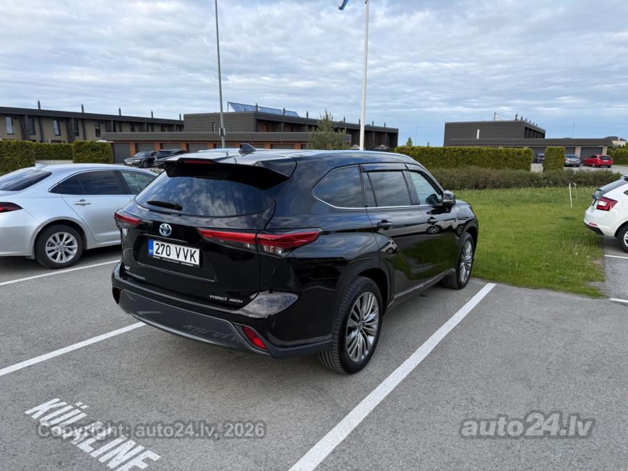 Brūns Toyota Highlander 2021 Tallina, ar dzinēja tilpumu 2.50 L un nobraukumu 82 tūkst. km par 37900 €, foto 3 vietnē AUTOMOTO.COM.LV