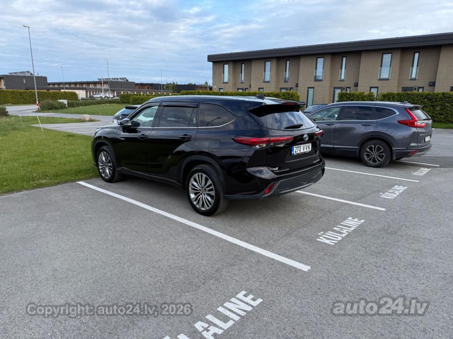 Brūns Toyota Highlander 2021 Tallina, ar dzinēja tilpumu 2.50 L un nobraukumu 82 tūkst. km par 37900 €, foto 4 vietnē AUTOMOTO.COM.LV