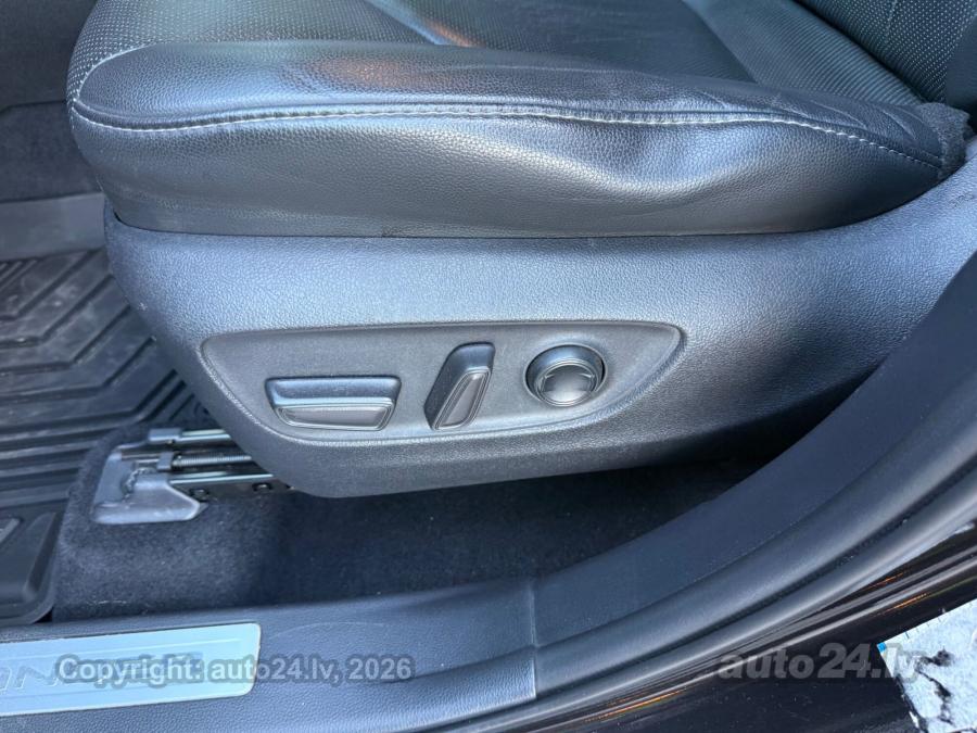 Brūns Toyota Highlander 2021 Tallina, ar dzinēja tilpumu 2.50 L un nobraukumu 82 tūkst. km par 37900 €, foto 7 vietnē AUTOMOTO.COM.LV