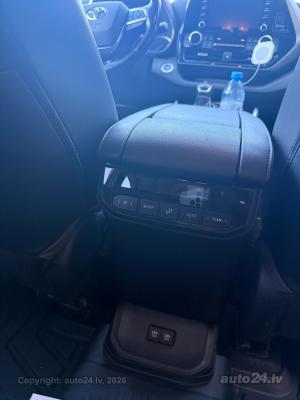 Brūns Toyota Highlander 2021 Tallina, ar dzinēja tilpumu 2.50 L un nobraukumu 82 tūkst. km par 37900 €, foto 16 vietnē AUTOMOTO.COM.LV