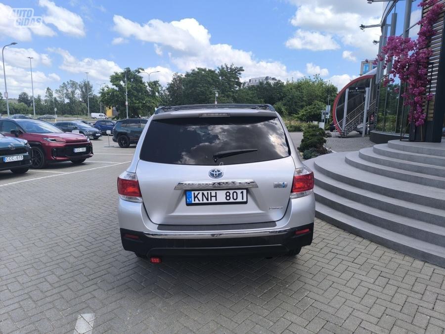 Toyota Highlander 2013 Viļņa, ar dzinēja tilpumu 3.50 L un nobraukumu 207 tūkst. km par 10500 €, foto 5 vietnē AUTOMOTO.COM.LV