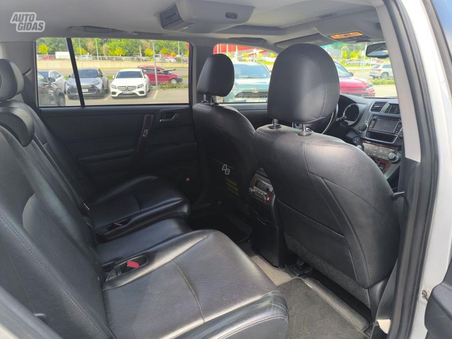 Toyota Highlander 2013 Viļņa, ar dzinēja tilpumu 3.50 L un nobraukumu 207 tūkst. km par 10500 €, foto 17 vietnē AUTOMOTO.COM.LV