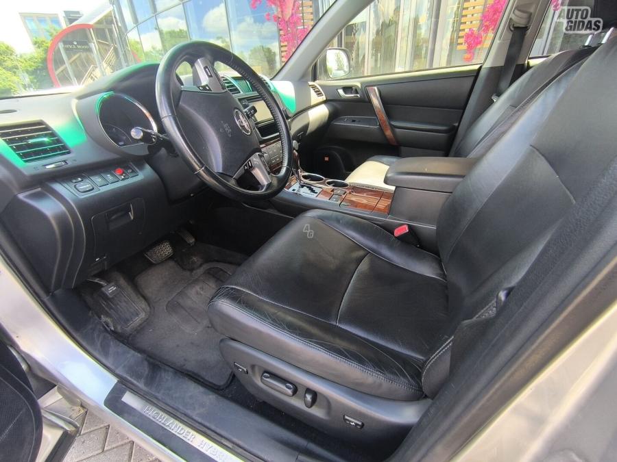 Toyota Highlander 2013 Viļņa, ar dzinēja tilpumu 3.50 L un nobraukumu 207 tūkst. km par 10500 €, foto 19 vietnē AUTOMOTO.COM.LV
