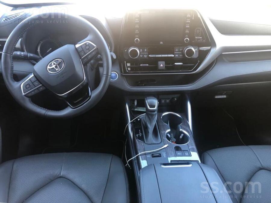 Toyota Highlander 2021 in Riga, with an engine capacity of 2.50 L and mileage of 91 thousand km for 48500 €, photo 2 on AUTOMOTO.COM.LV