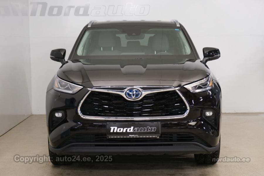 Toyota Highlander 2022 Tallina, ar dzinēja tilpumu 2.50 L un nobraukumu 45 tūkst. km par 46500 €, foto 3 vietnē AUTOMOTO.COM.LV