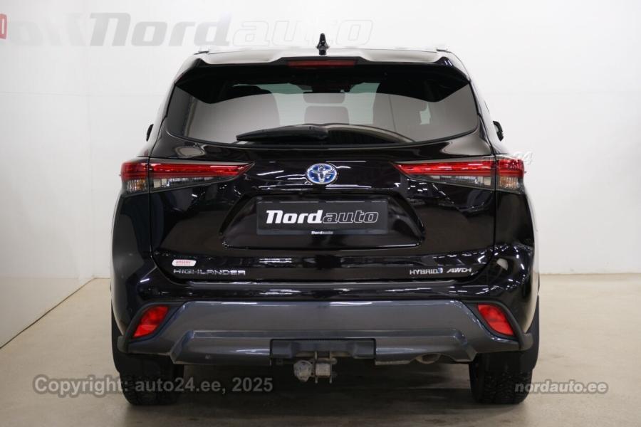 Toyota Highlander 2022 Tallina, ar dzinēja tilpumu 2.50 L un nobraukumu 45 tūkst. km par 46500 €, foto 4 vietnē AUTOMOTO.COM.LV