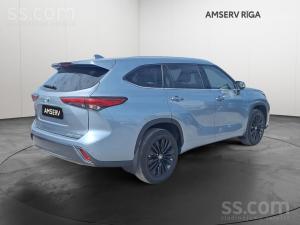 Toyota Highlander 2022 in Riga, with an engine capacity of 2.50 L and mileage of 79 thousand km for 40700 €, photo 3 on AUTOMOTO.COM.LV