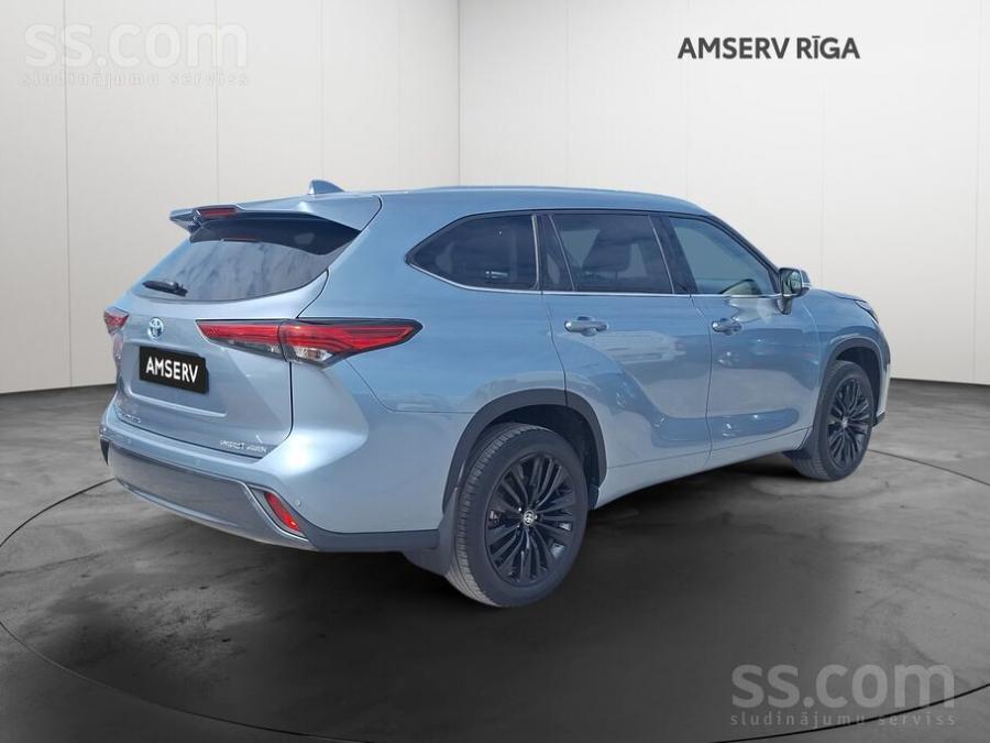 Toyota Highlander 2022 in Riga, with an engine capacity of 2.50 L and mileage of 79 thousand km for 40700 €, photo 3 on AUTOMOTO.COM.LV