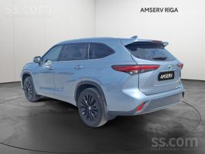 Toyota Highlander 2022 in Riga, with an engine capacity of 2.50 L and mileage of 79 thousand km for 40700 €, photo 5 on AUTOMOTO.COM.LV