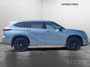 Toyota Highlander 2022 in Riga, with an engine capacity of 2.50 L and mileage of 79 thousand km for 40700 €, photo 9 on AUTOMOTO.COM.LV