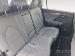 Toyota Highlander 2022 in Riga, with an engine capacity of 2.50 L and mileage of 79 thousand km for 40700 €, photo 15 on AUTOMOTO.COM.LV