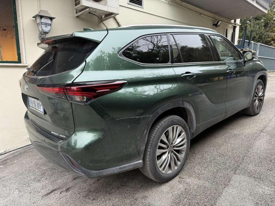 Green Toyota Highlander 2024 in Utena, with an engine capacity of 2.50 L and mileage of 25 thousand km for 44900 €, photo 3 on AUTOMOTO.COM.LV
