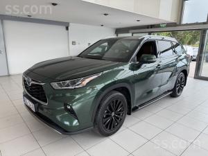 Zaļš Toyota Highlander 2024 Rīga, ar dzinēja tilpumu 2.50 L un nobraukumu 46 tūkst. km par 53900 €, foto  vietnē AUTOMOTO.COM.LV
