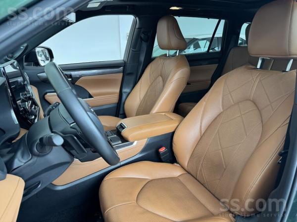 Green Toyota Highlander 2024 in Riga, with an engine capacity of 2.50 L and mileage of 46 thousand km for 53900 €, photo 8 on AUTOMOTO.COM.LV