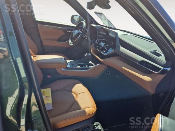 Zaļš Toyota Highlander 2025 Rīga, ar dzinēja tilpumu 2.50 L un nobraukumu 100 tūkst. km par 69900 €, foto 6 vietnē AUTOMOTO.COM.LV
