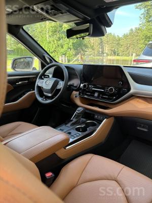 Zaļš Toyota Highlander 2025 Rīga, ar dzinēja tilpumu 2.50 L un nobraukumu 200 tūkst. km par 69500 €, foto 9 vietnē AUTOMOTO.COM.LV
