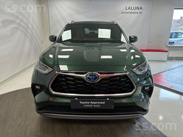 Green Toyota Highlander 2023 in Jekabpils, with an engine capacity of 2.50 L and mileage of 37 thousand km for 54900 €, photo 2 on AUTOMOTO.COM.LV