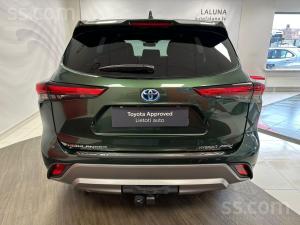 Green Toyota Highlander 2023 in Jekabpils, with an engine capacity of 2.50 L and mileage of 37 thousand km for 54900 €, photo 5 on AUTOMOTO.COM.LV