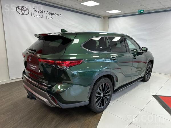 Green Toyota Highlander 2023 in Jekabpils, with an engine capacity of 2.50 L and mileage of 37 thousand km for 54900 €, photo 5 on AUTOMOTO.COM.LV
